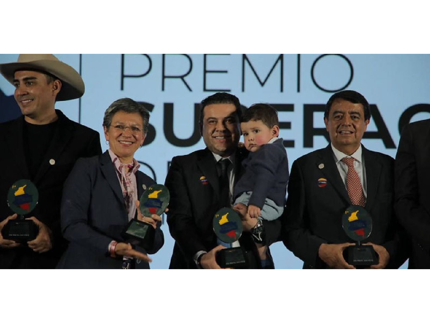 Colombia Líder reconoció a Nicolás Garcia como ganador del premio ...